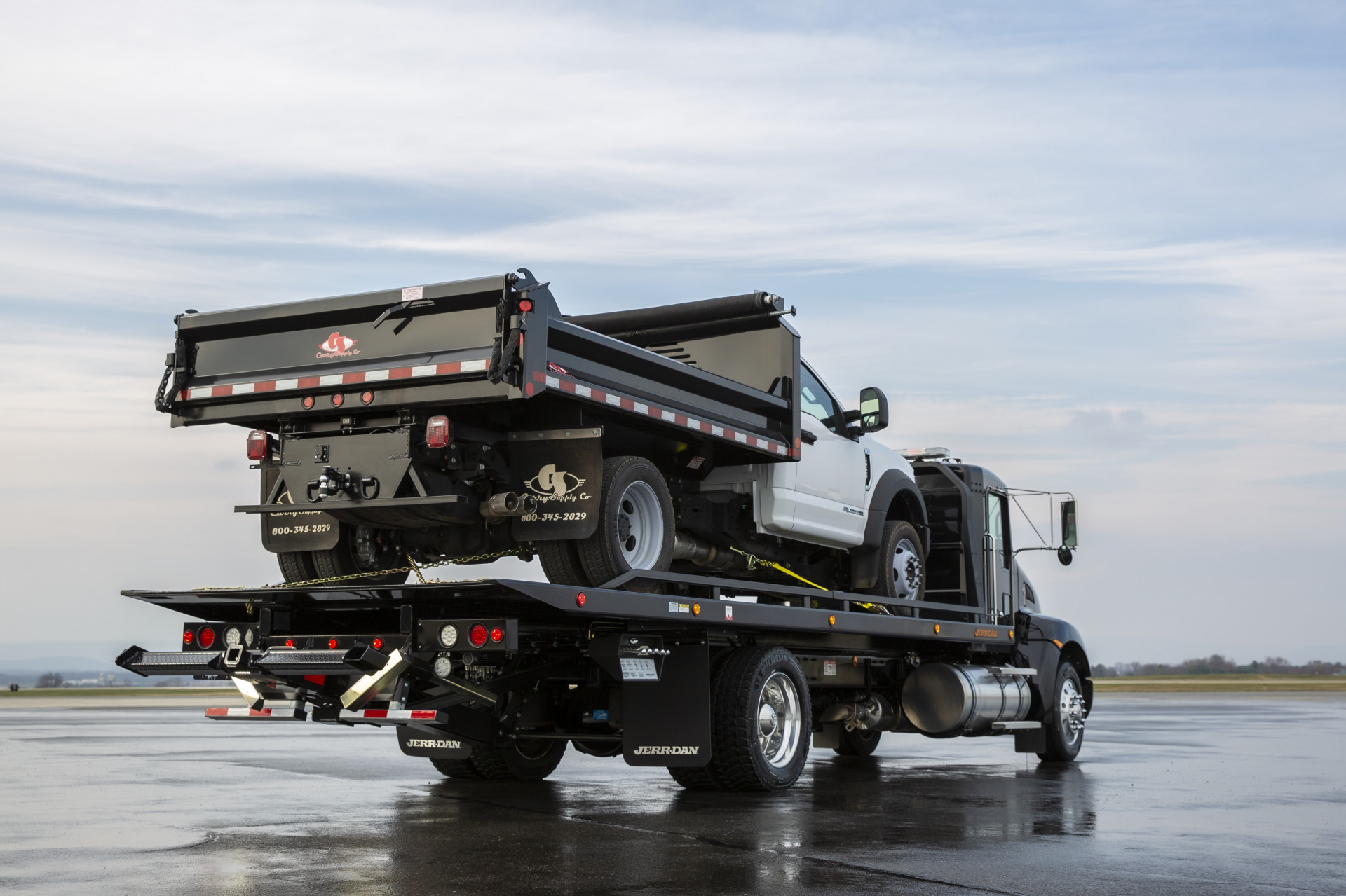 JERR-DAN 8.5 Ton XLP Medium Duty Carrier - Tow Professional